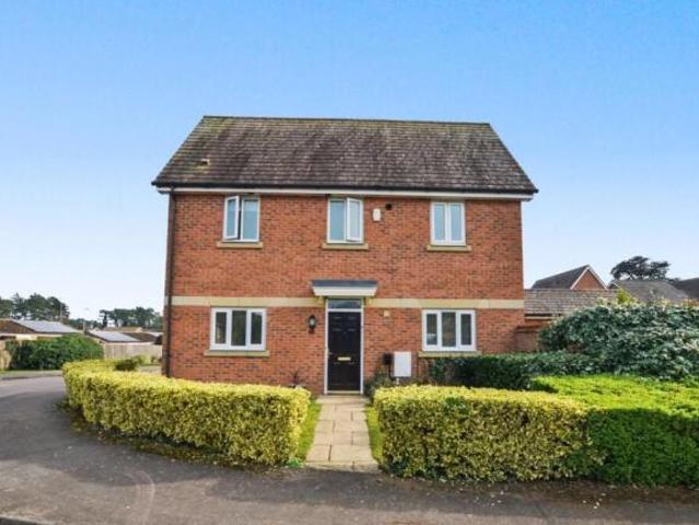 3 bedroom detached house for sale in Manderville Close, Manderville Grange, Northampton, NN3