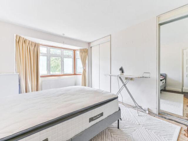3 bedroom detached house for sale in Manor Drive North, New Malden, KT3