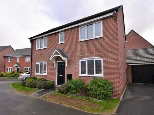 3 bedroom detached house for sale in Mewis Close BurtononTrent DE14