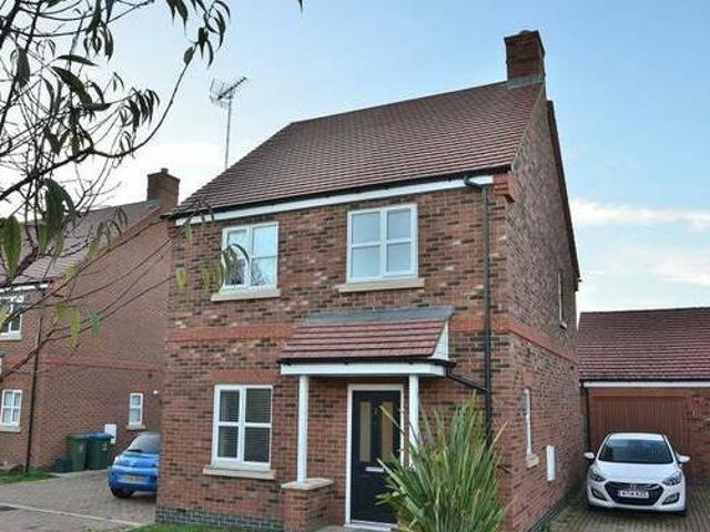 3 bedroom detached house for sale in Meadow Brook Stoke Hammond MK17
