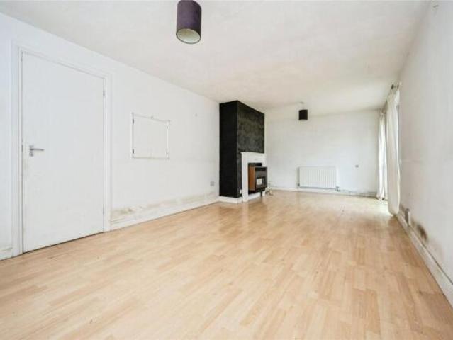 3 bedroom detached house for sale in Meadway, Bedford, Bedfordshire, MK41