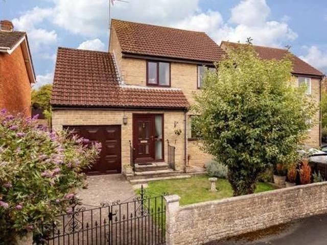 3 bedroom detached house for sale in Melbourne Drive Chipping Sodbury BS37