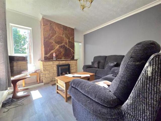 3 bedroom detached house for sale in Melbourne Street East, Gloucester, GL1