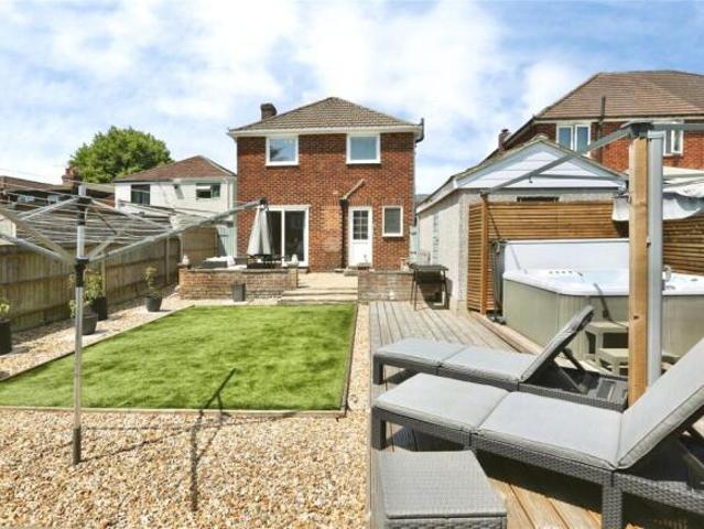 3 bedroom detached house for sale in Middle Road, SOUTHAMPTON, Hampshire, SO19