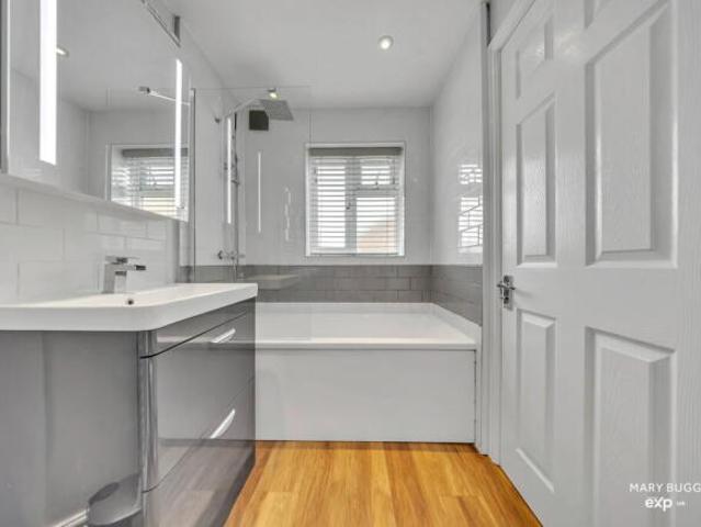 3 bedroom detached house for sale in Mill Lane, Broomfield, Chelmsford, CM1 7BQ, CM1