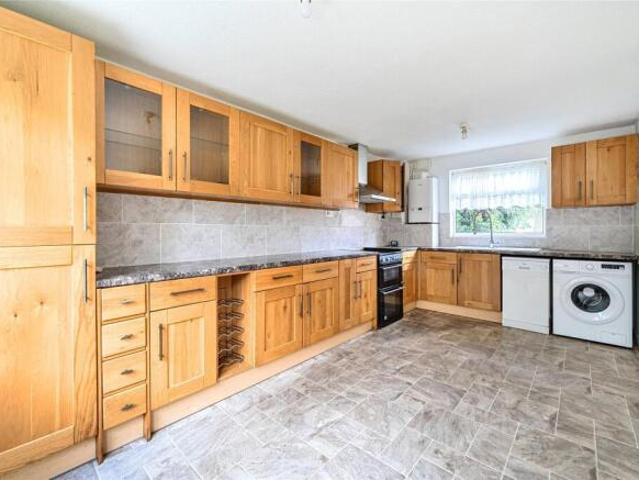 3 bedroom detached house for sale in Milton Drive, Newport Pagnell, Buckinghamshire, MK16