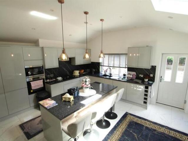 3 bedroom detached house for sale in Milton Street North, Northampton, NN2