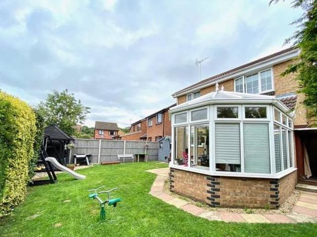 3 bedroom detached house for sale in Muriel Close Papworth Everard Cambridge CB23