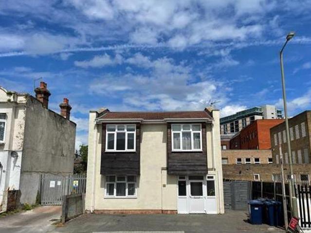 3 Bedroom Detached House For Sale In North Finchley