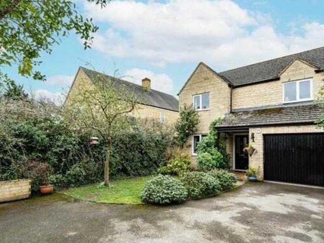 3 Bedroom Detached House For Sale In North Leigh