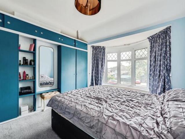 3 bedroom detached house for sale in Northern Road, Swindon, SN2