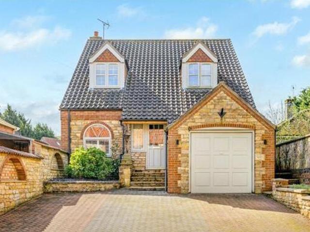 3 Bedroom Detached House For Sale In Navenby, Lincoln