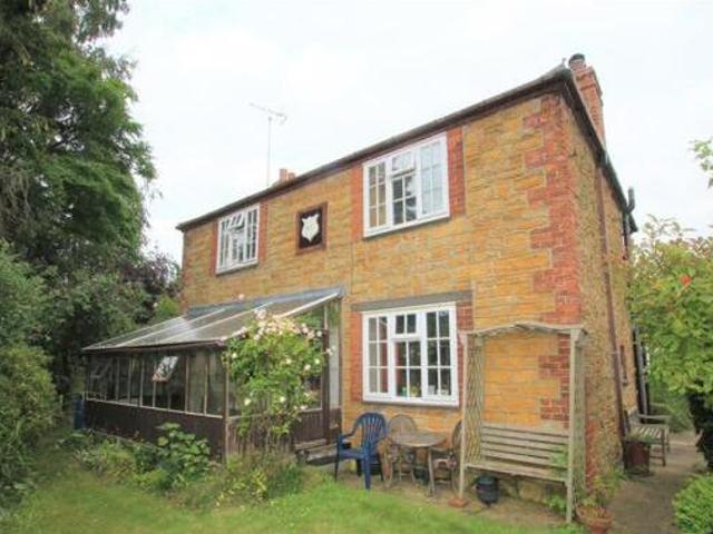 3 Bedroom Detached House For Sale In Nettleton