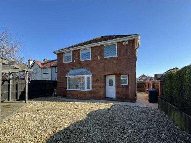 3 Bedroom Detached House For Sale In New Waltham