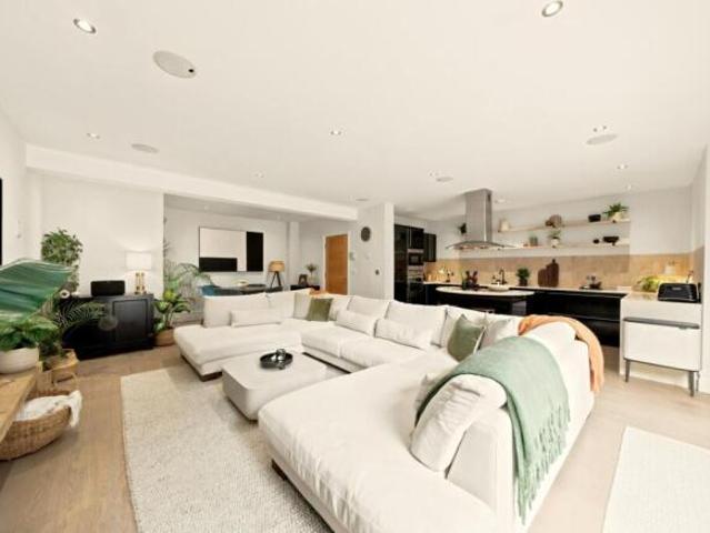 3 bedroom detached house for sale in Newcastle Drive, The Park, NG7