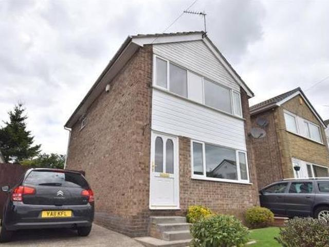 3 bedroom detached house for sale in Newton Court Wakefield West Yorkshire WF1