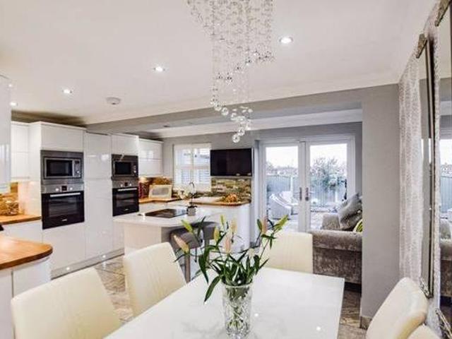 3 bedroom detached house for sale in Nursery Close Widnes WA8