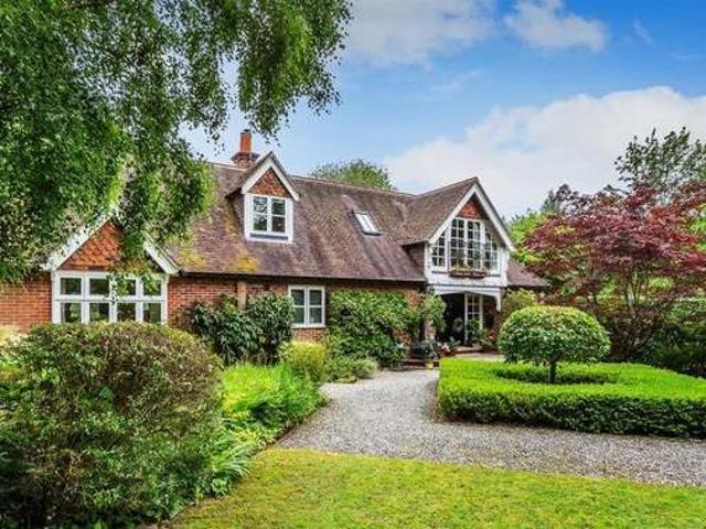 3 bedroom detached house for sale in Snowdenham Lane Bramley Guildford GU5