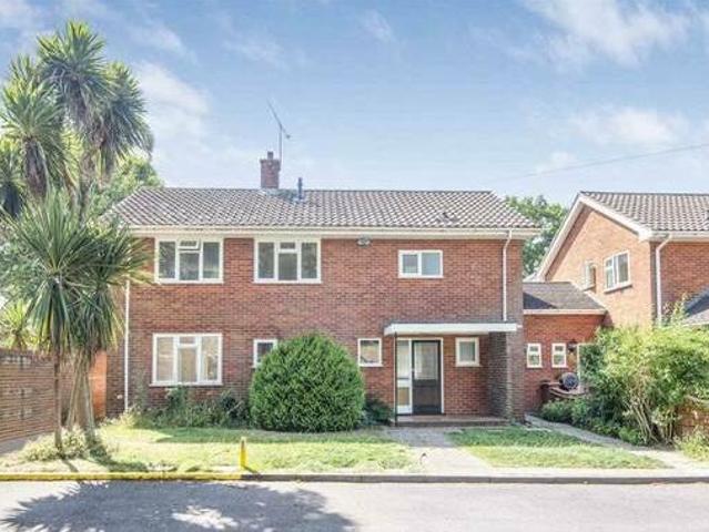 3 bedroom detached house for sale in South Drive Leighton Park Reading RG2