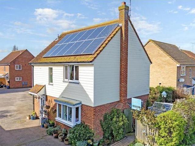 3 Bedroom Detached House For Sale In Southend on sea, Essex