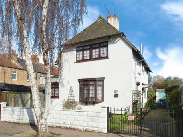 3 Bedroom Detached House For Sale In Southend on sea