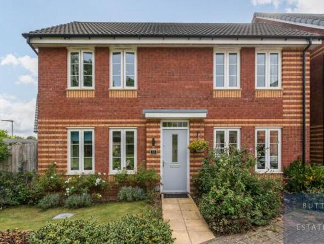 3 bedroom detached house for sale in Sand Grove, Exeter, EX2