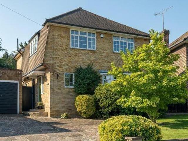 3 Bedroom Detached House For Sale In Sanderstead, South Croydon