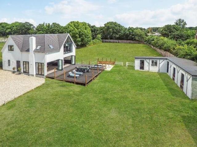 3 Bedroom Detached House For Sale In Scant Road East, Hambrook
