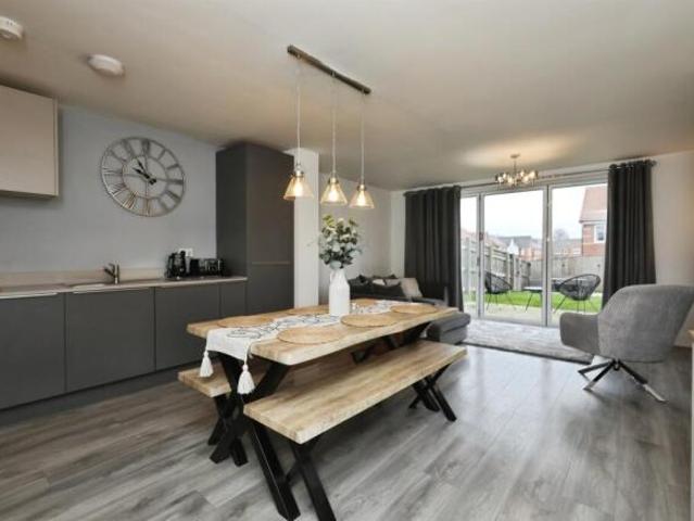 3 bedroom semi detached house for sale in School Lane, Wheatley, Doncaster, DN2