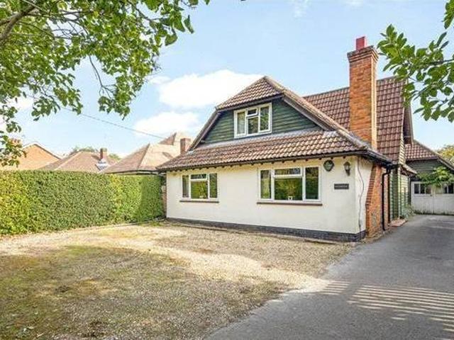 3 bedroom detached house for sale in School Road Romsey SO51