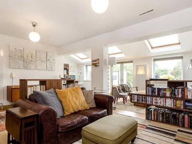 3 bedroom detached house for sale in Scotland Road Buckhurst Hill Essex IG9 IG9