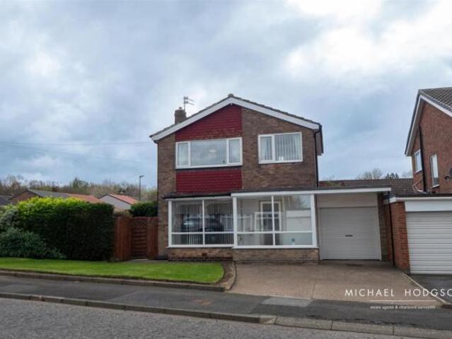 3 bedroom detached house for sale in Sevenoaks Drive, Hastings Hill, Sunderland, SR4