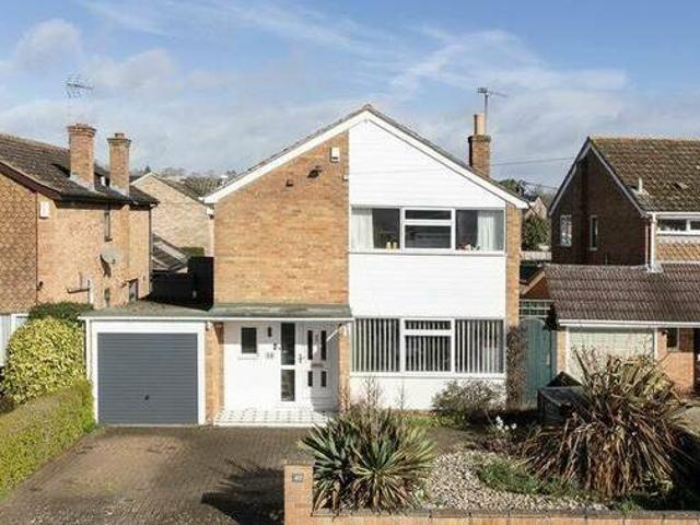 3 bedroom detached house for sale in Selwyn Crescent Abingdon OX14