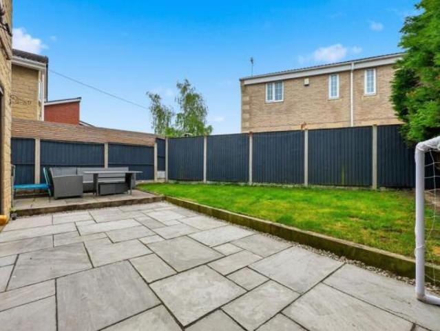 3 bedroom detached house for sale in Sheffield Road, Killamarsh, S21