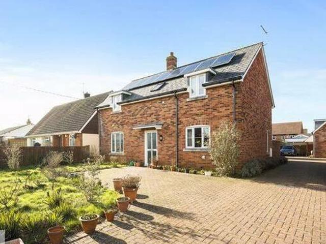 3 bedroom detached house for sale in Shepherds Close Wool BH20 BH20