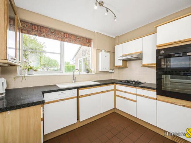 3 bedroom detached house for sale in Shepherds Lane, Dartford, DA1