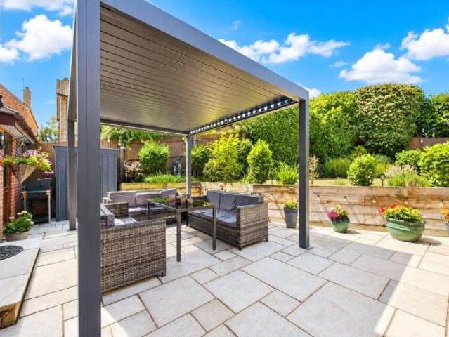 3 bedroom detached house for sale in Sheraton Drive, Tilehurst, Reading, Berkshire, RG31