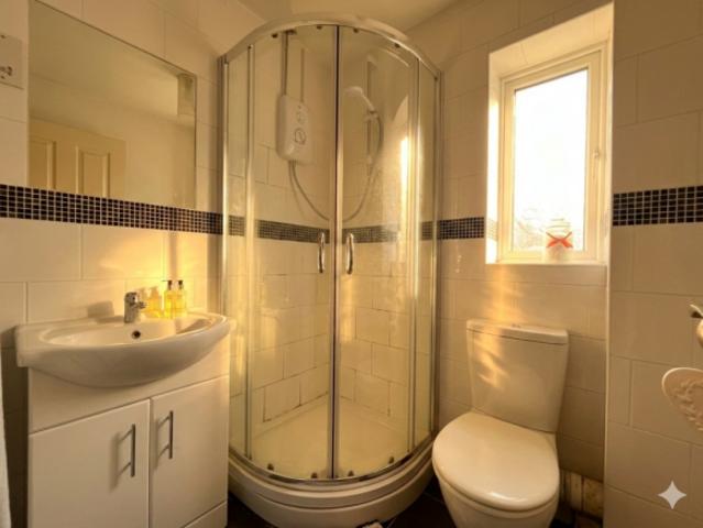 3 bedroom detached house for sale in Skelton Close, Luton, Bedfordshire, LU3 4HF, LU3