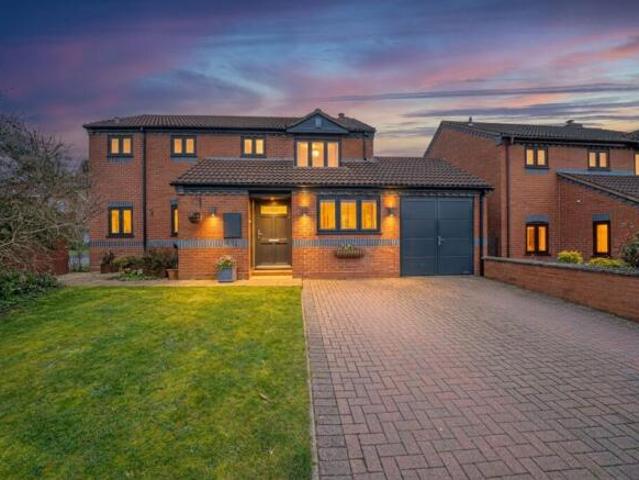 3 bedroom detached house for sale in Spilsbury Croft, Solihull, B91