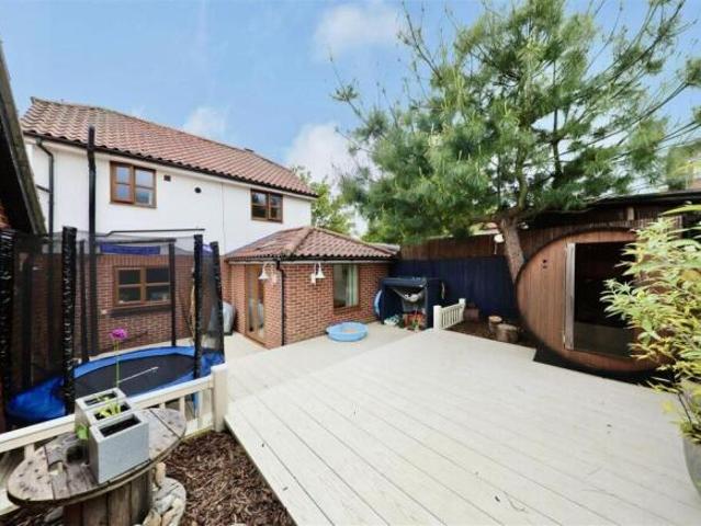 3 bedroom detached house for sale in Spire View, Hessle, HU13