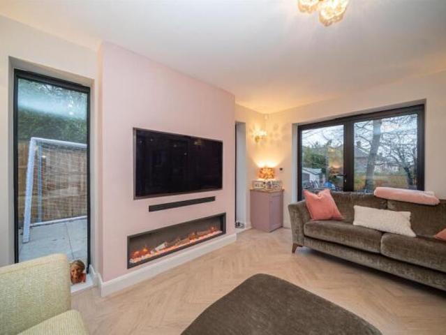3 bedroom detached house for sale in Springwood Walk, St. Albans, AL4