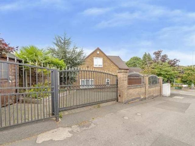 3 bedroom detached house for sale in Springwood Gardens Woodthorpe Nottinghamshire NG5 4HB NG5