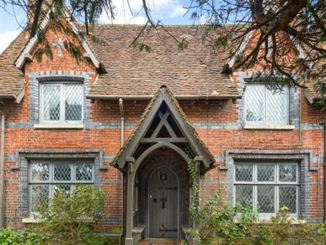 3 Bedroom Detached House For Sale In St. Albans