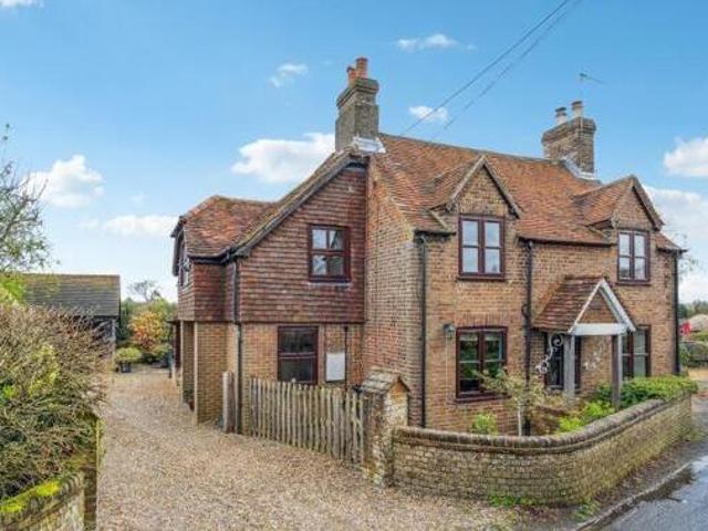3 Bedroom Detached House For Sale In St Leonards, Tring