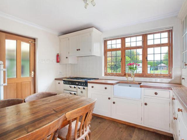 3 bedroom detached house for sale in St. Stephens Avenue, ST. Albans, al3