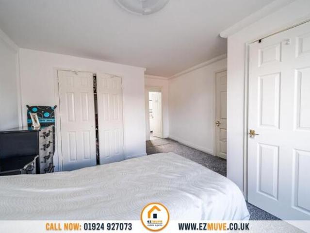3 bedroom detached house for sale in St. Thomas Gardens, Bradley, HD2