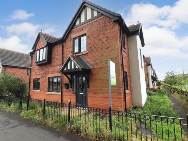 3 bedroom detached house for sale in Stable Walk, Hull, HU3