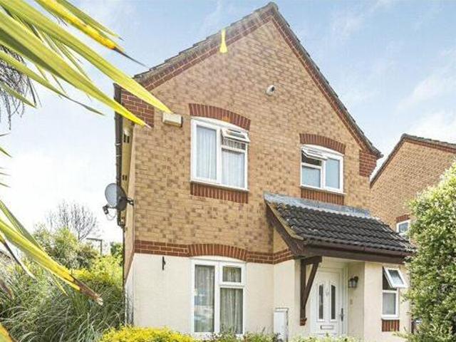 3 Bedroom Detached House For Sale In Staines upon thames, Surrey