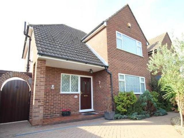 3 bedroom detached house for sale in Staines Road StainesuponThames TW18