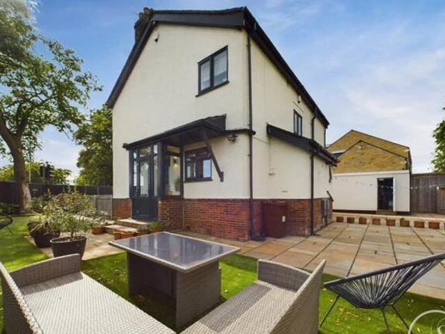 3 Bedroom Detached House For Sale In Stanningley